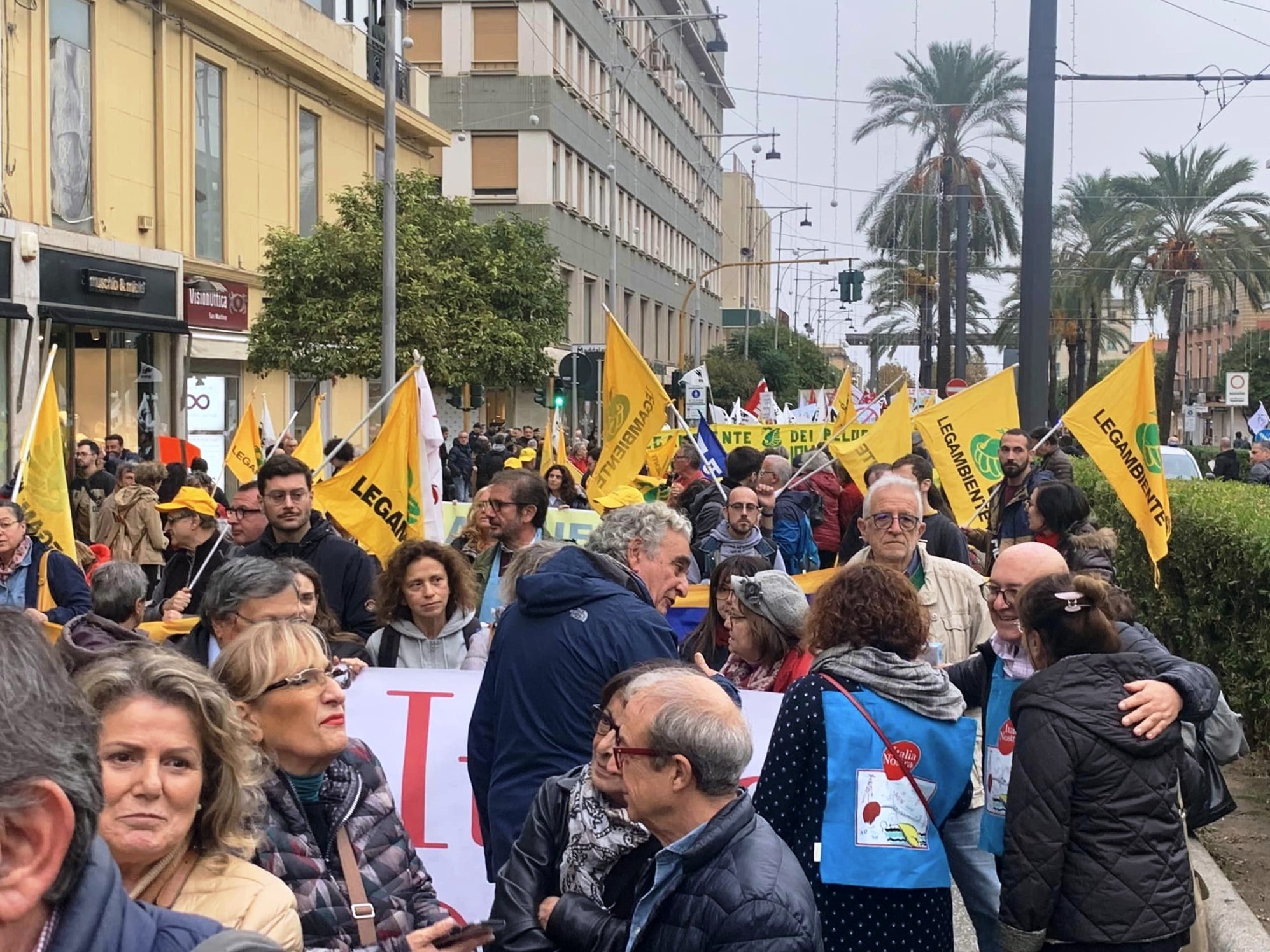 Il corteo di Messina contro il ponte sullo Stretto - Gente e Territorio